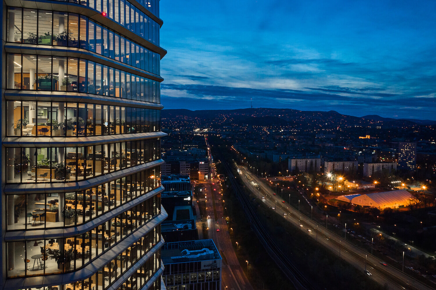 MOL Campus in Budapest | Treppen | Büro/Gewerbe | BauNetz Wissen