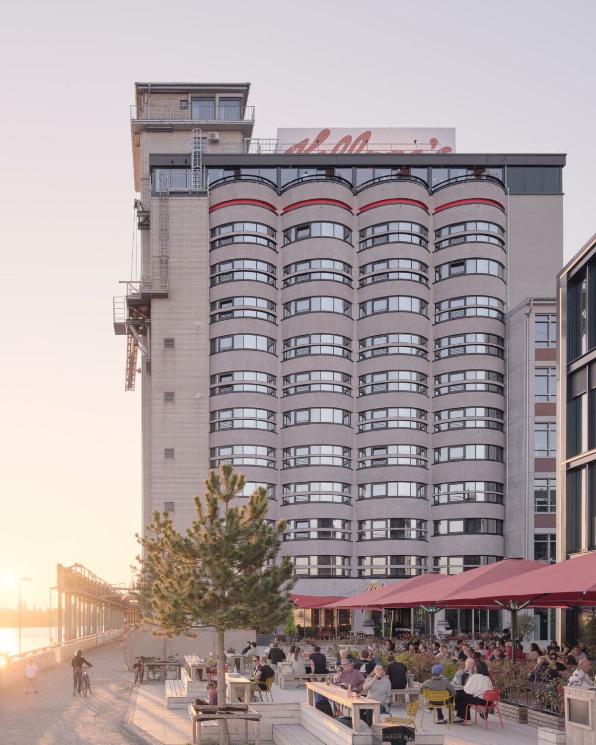 Umnutzung der Kellogg’s Silos in Bremen | Fenster und Türen | Sport ...