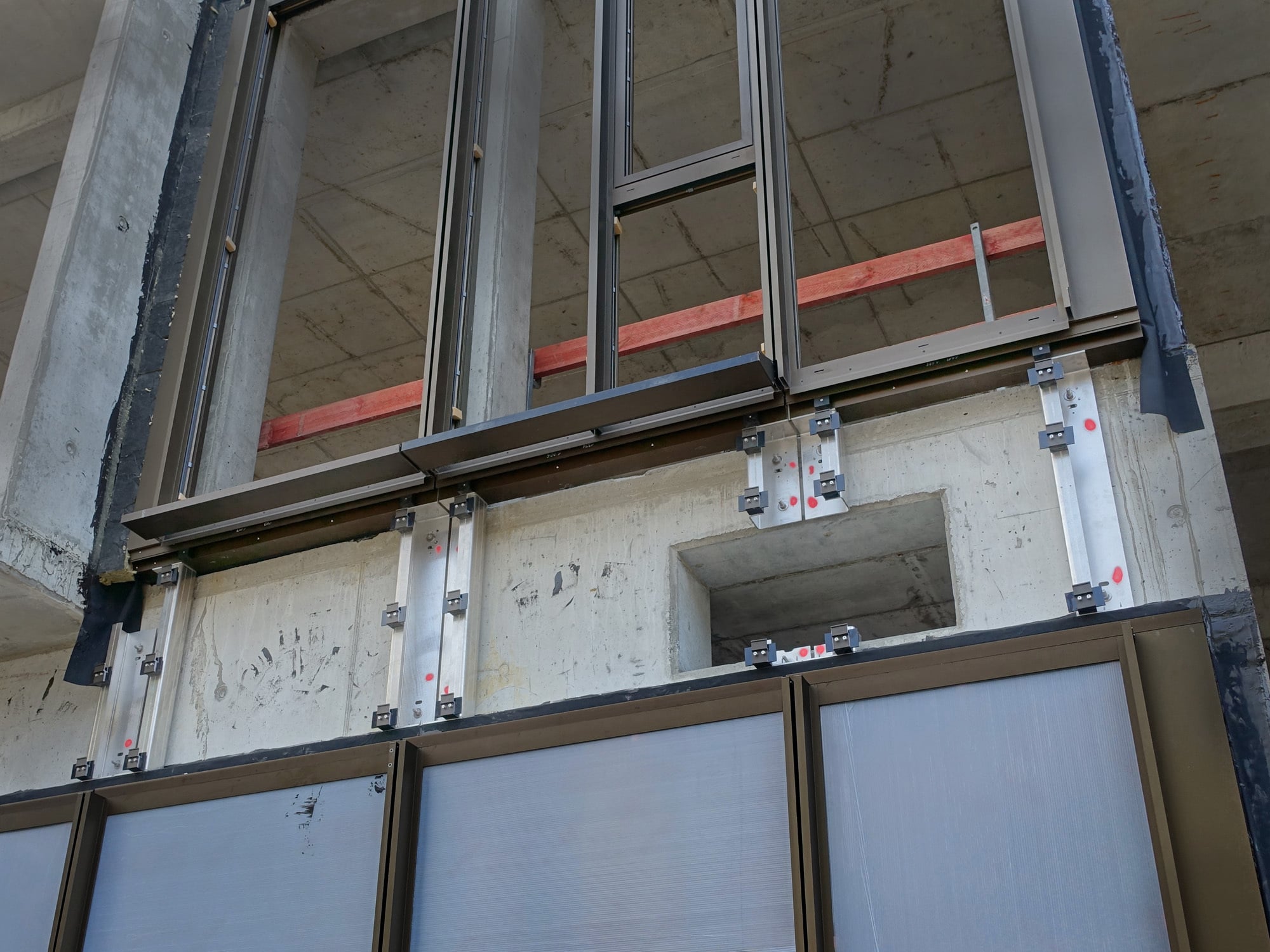 Agraffe | Fenster und Türen | Glossar | Baunetz_Wissen